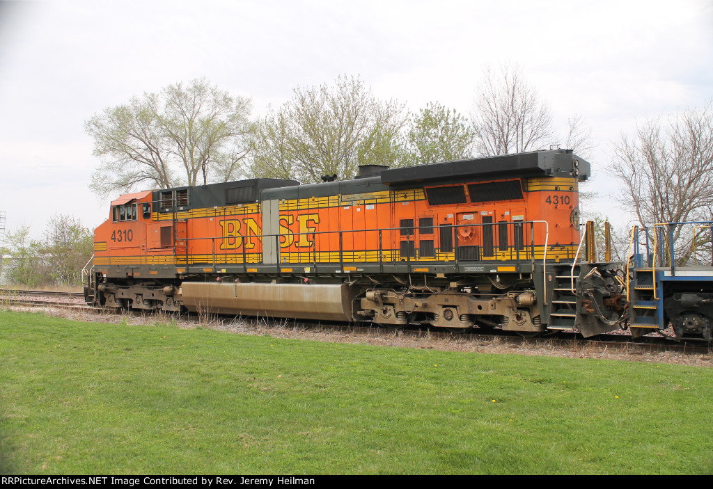 BNSF 4310 (2)
